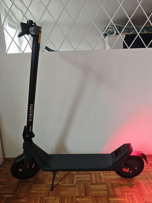 Prodajam električni skiro Xiaomi Electric Scooter 4 Lite (2nd Gen)