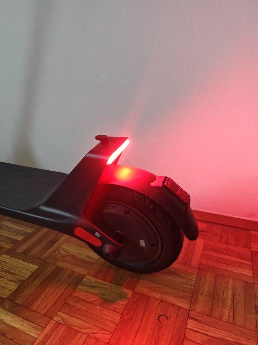 Prodajam električni skiro Xiaomi Electric Scooter 4 Lite (2nd Gen)