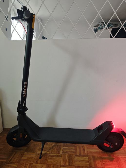 Prodajam električni skiro Xiaomi Electric Scooter 4 Lite (2nd Gen)