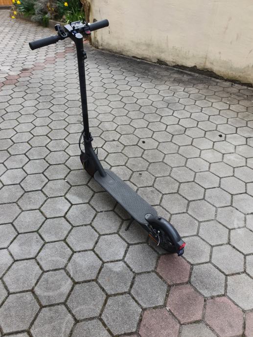 Xiaomi Mi Scooter Pro 2 električni skiro, črn
