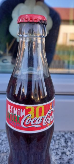 Coca Cola 30 let na Hrvaškem, 1998, original steklenica na podstavku