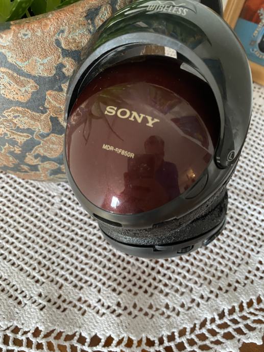 Podarim brezžične slušalke znamke Sony - MDR - RF850R