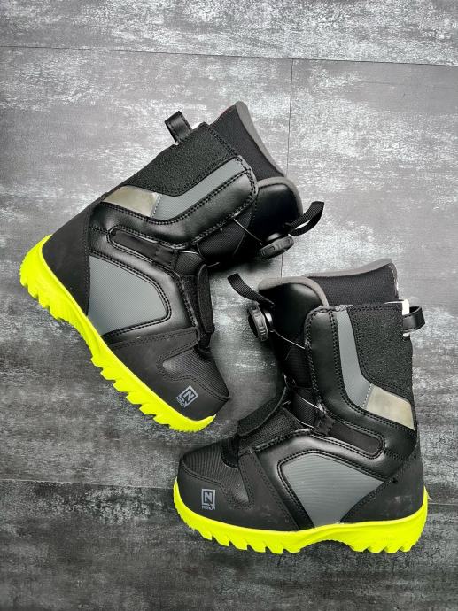 Otroški snowboard komplet BURTON + buci NITRO BOA + Riglet set