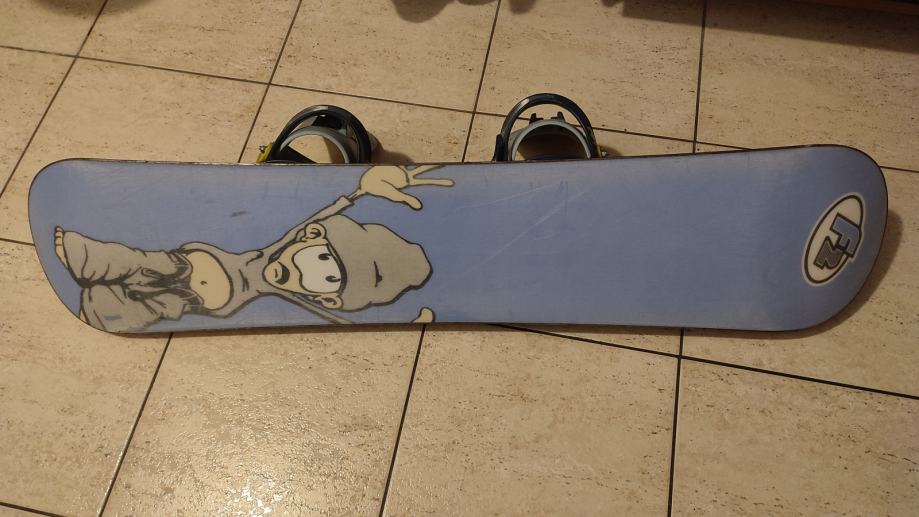 Prodam otroški snowboard 110 cm z vezmi