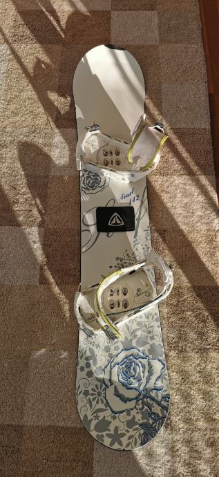 Snowboard 142 cm + vezi