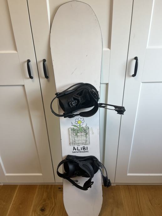 Snowboard Alibi 140 + Union Cadet M Black 2022 vezi