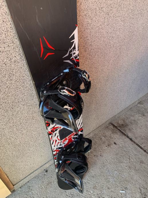 Snowboard Atomic z vezmi 158