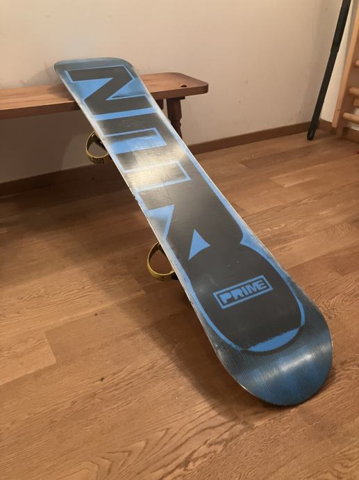 Snowboard deska Nitro Prime (155) + vezi - UGODNO!