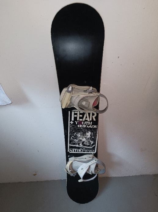 Snowboard Nitro 153cm + vezi atomic + snowboard čevlji 42,5