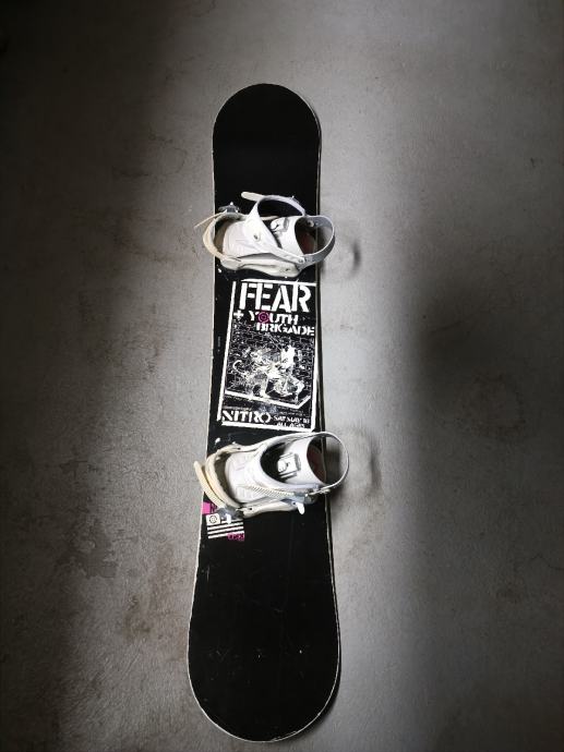 Snowboard Nitro 153cm + vezi atomic + snowboard čevlji 42,5