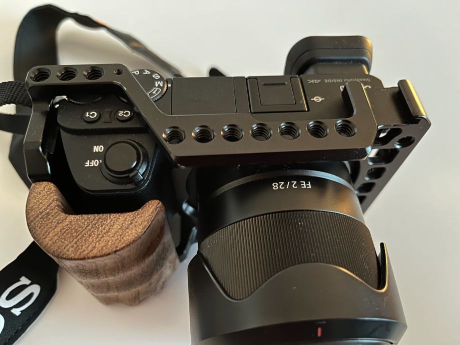 Sony a6500 + FE 28mm f/2 + SmallRig