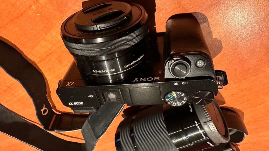 Sony fotoaparat Alpha 6000 z dvema kit objektivoma