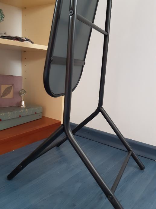 Samostoječe ogledalo