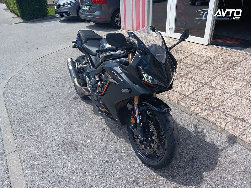 Honda CBR650RA CBR 650 R SLOVENSKI 1.LASTNIK POŠKODOVAN, 2022 l.