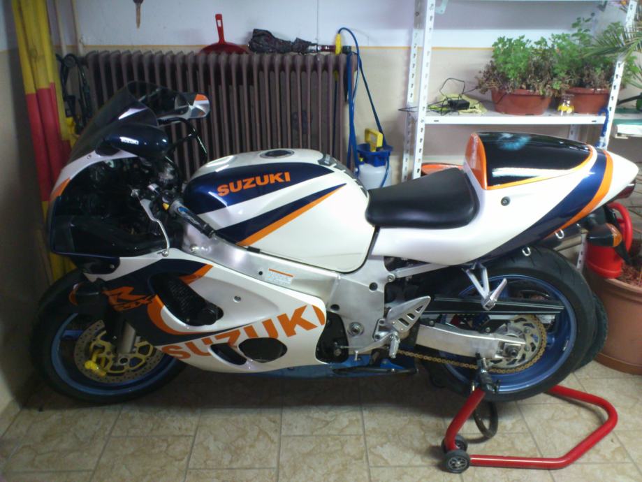 Suzuki GSXR 600 SRAD 600 cm3, 1999 l.
