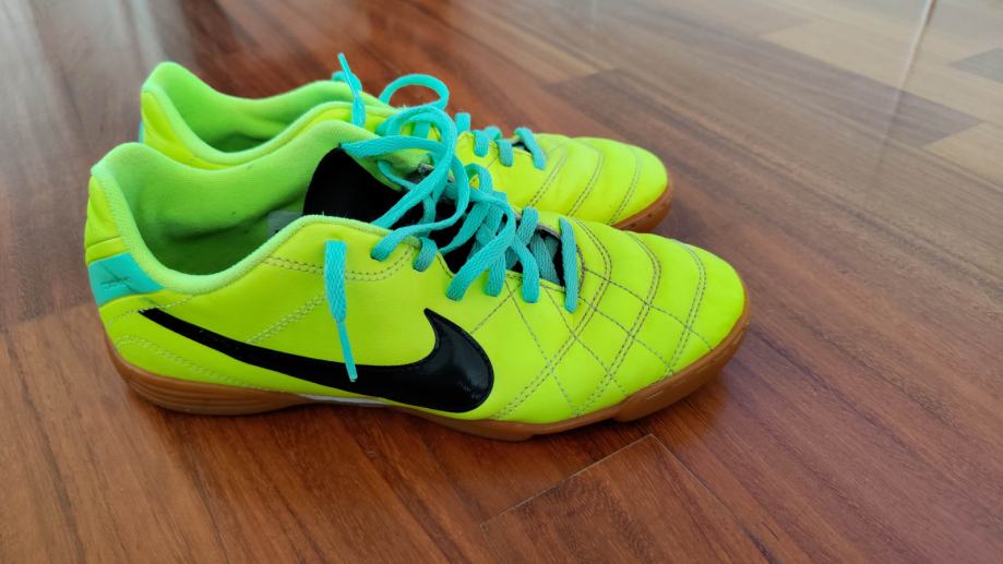 Dvoranske teniske Nike 38,5