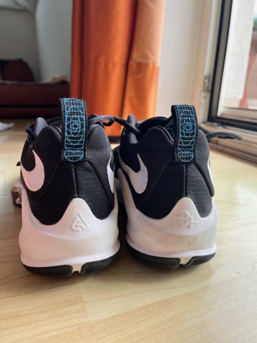 Košarkarske superge Nike Zoom Freak 3 št. 42