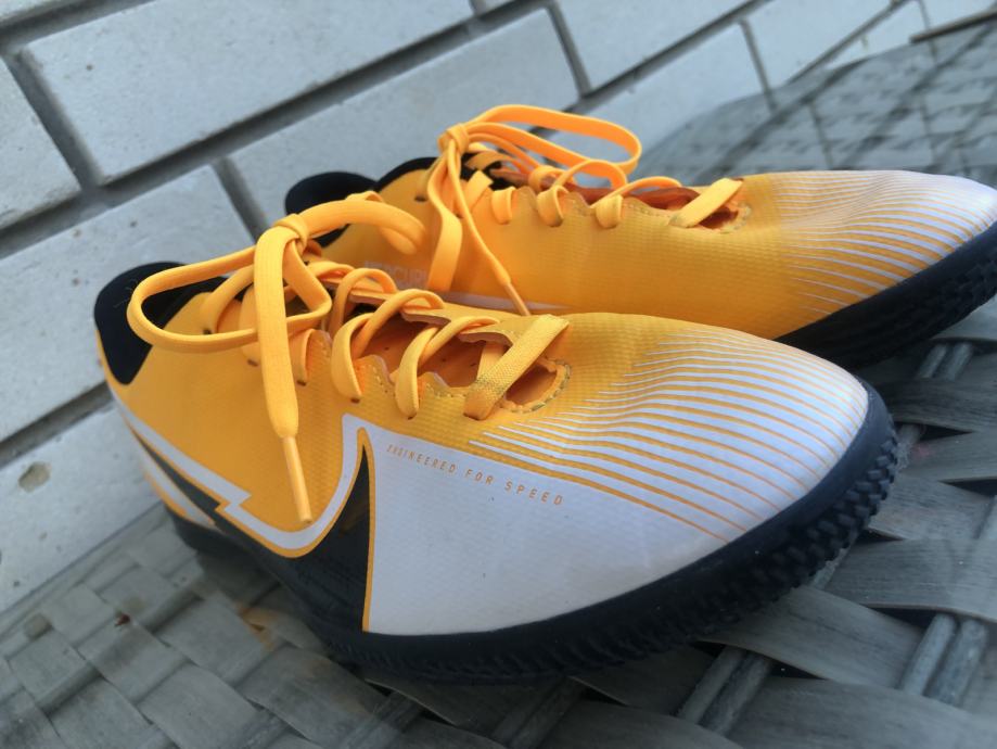 Dvoranski čevlji Nike engineered for speed