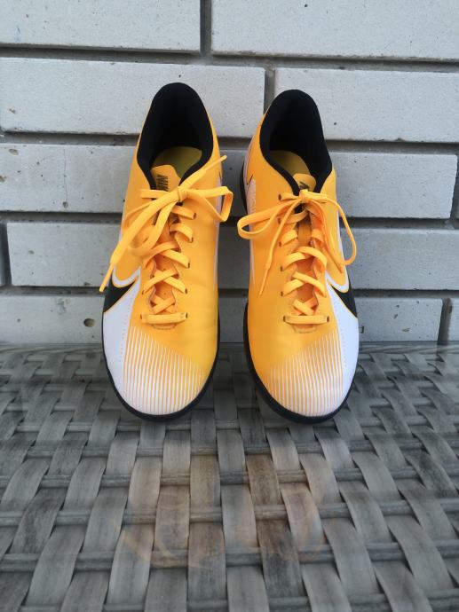 Dvoranski čevlji Nike engineered for speed