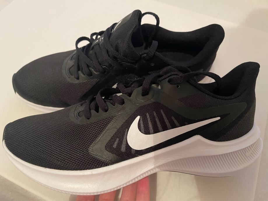 NOVE NIKE SUPERGE NIKOLI NOŠENE, številka 40