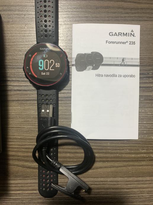 Pametna ura GARMIN FORERUNNER 235.