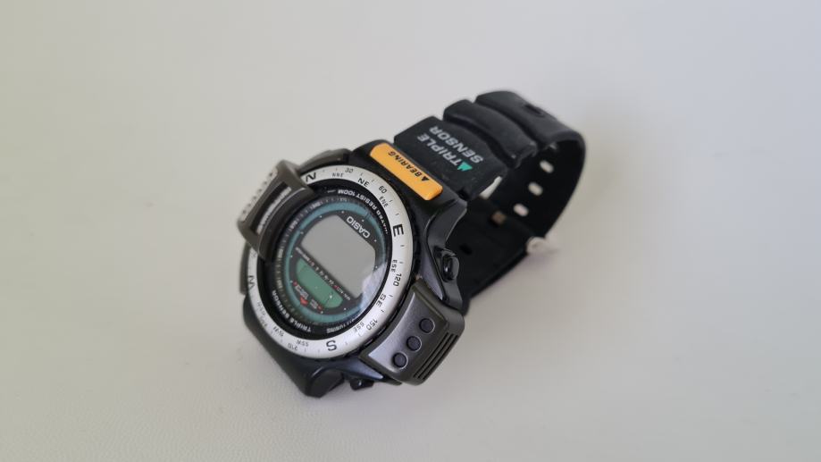 Športna ura CASIO, triple sensor