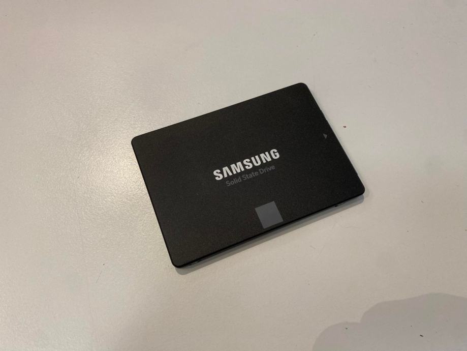 SSD disk Samsung Evo 860 1TB 2,5 Rabljen