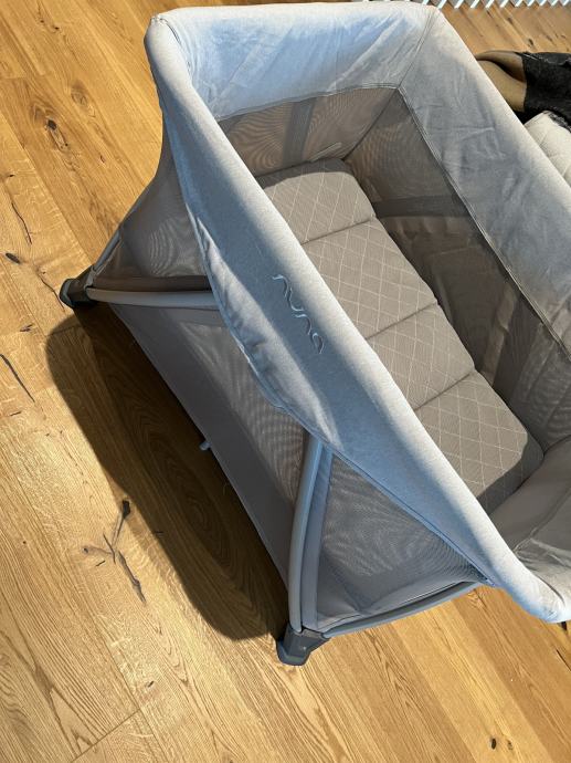 Nuna prenosna postelja/stajica