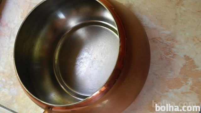 Stara bakrena posoda