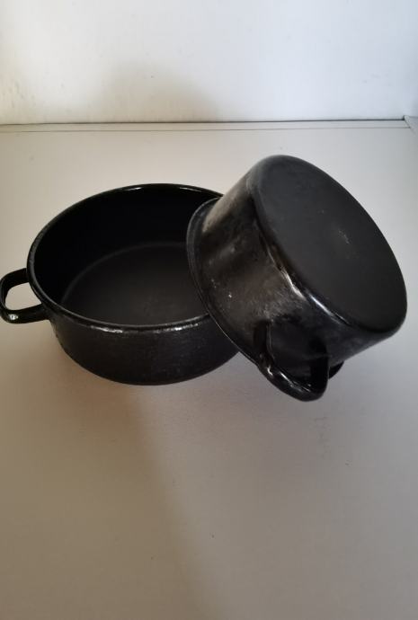Vintage litoželezna posoda 5,5x15cm