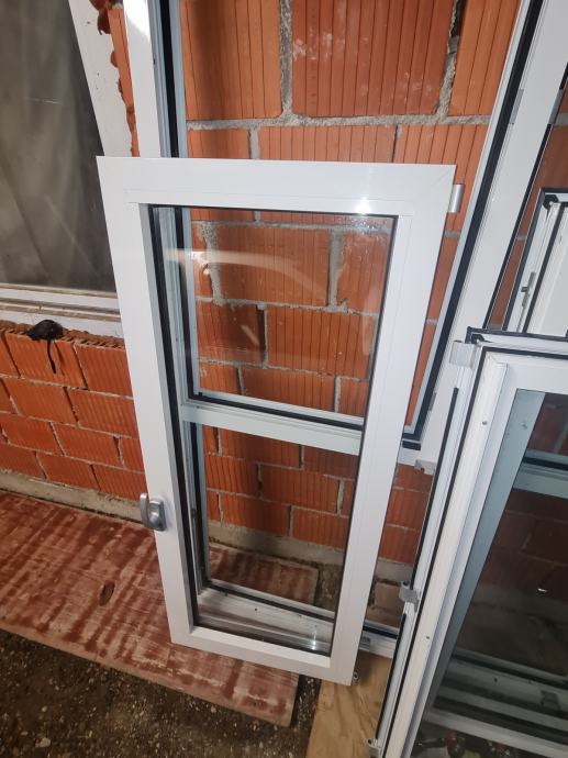 Alu okno 235 x 135