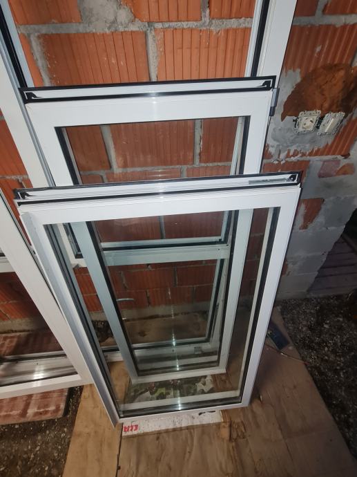 Alu okno 235 x 135