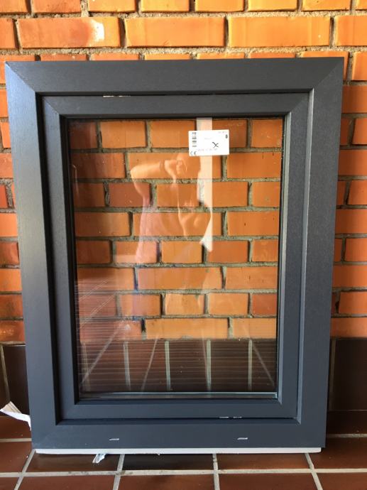 pvc okno REHAU 78 x 98 zunaj antracit, novo, prodam