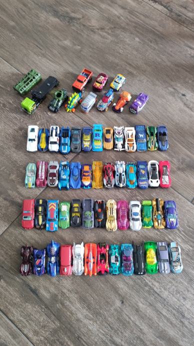 Hot Wheels komplet (2 progi +60 avtomobilčkov)