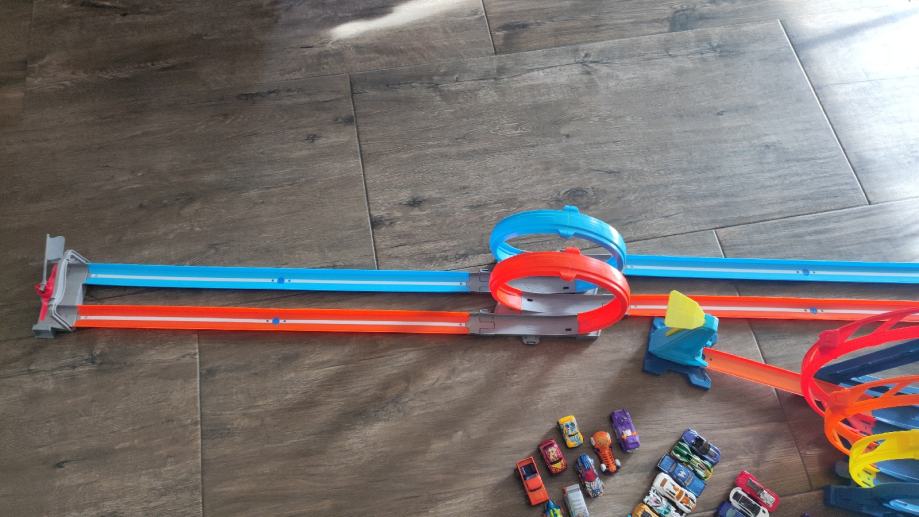 Hot Wheels komplet (2 progi +60 avtomobilčkov)