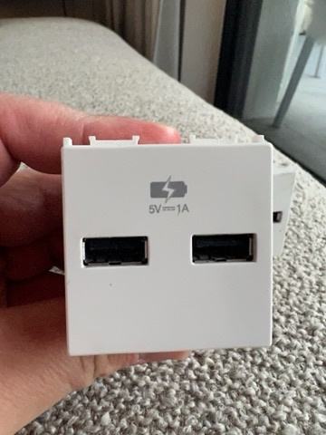 Tem Čatež - USB vtičnica