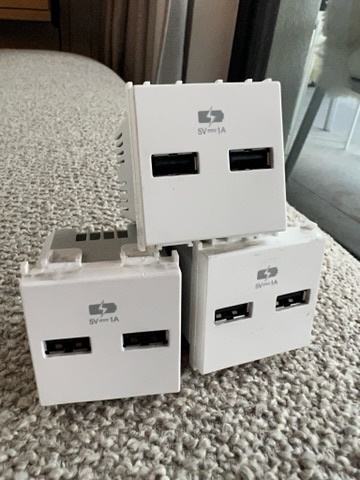 Tem Čatež - USB vtičnica