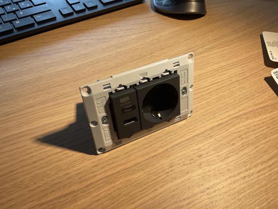 TEM modul EM68 USB-C polnilec, nosilec in vtičnica