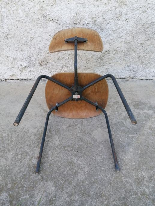 Retro vintage star stol industrijski šolski