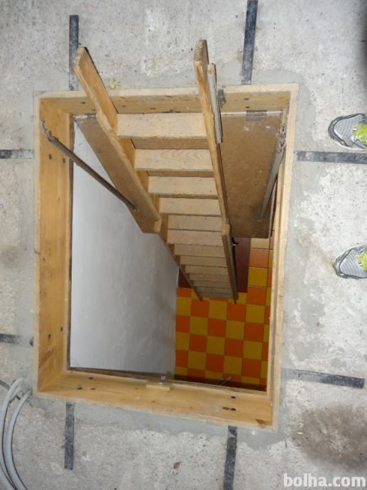 Dvižne lesene podstrešne stopnice