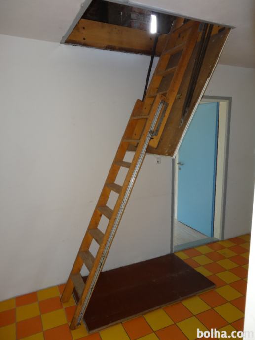 Dvižne lesene podstrešne stopnice