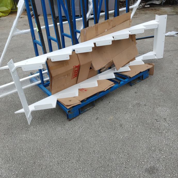 Enoramne jeklene stopnice - nove