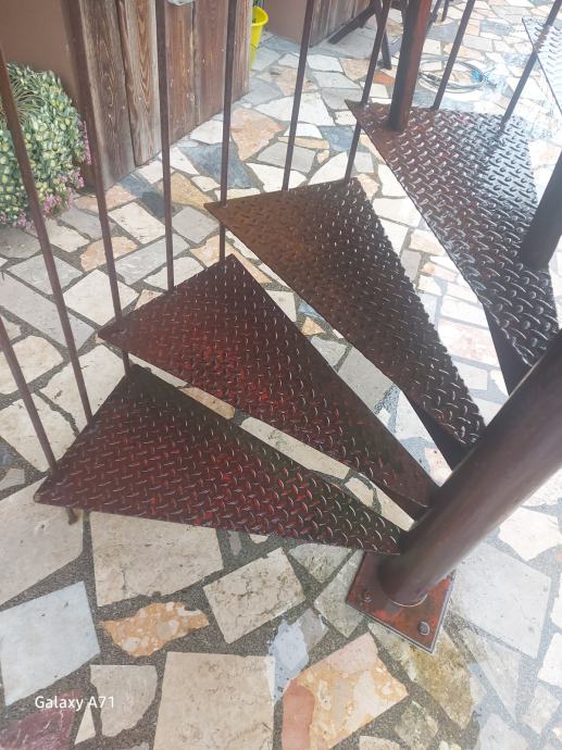 kovinske spiralne okrogle krožne stopnice