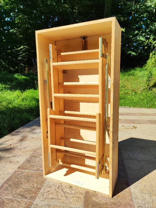 Lesene podstrešne stopnice