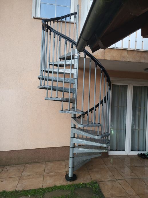 Okrogle zunanje stopnice