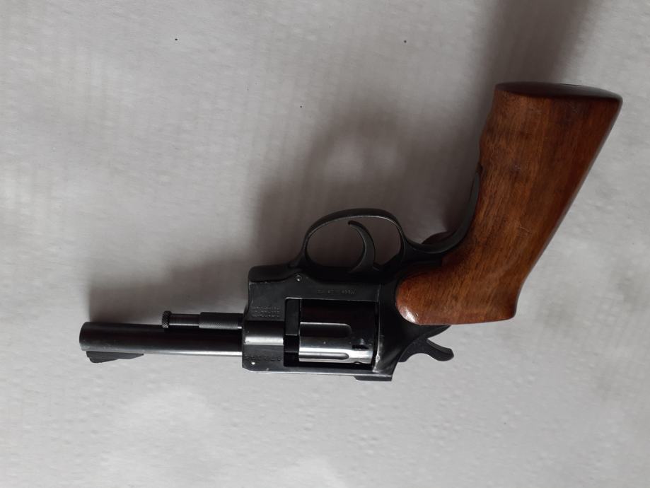 Pištola CZ 75B cal. 9x19, Revolver ARMINIUS 22.mag., Bereta 950B 6.35
