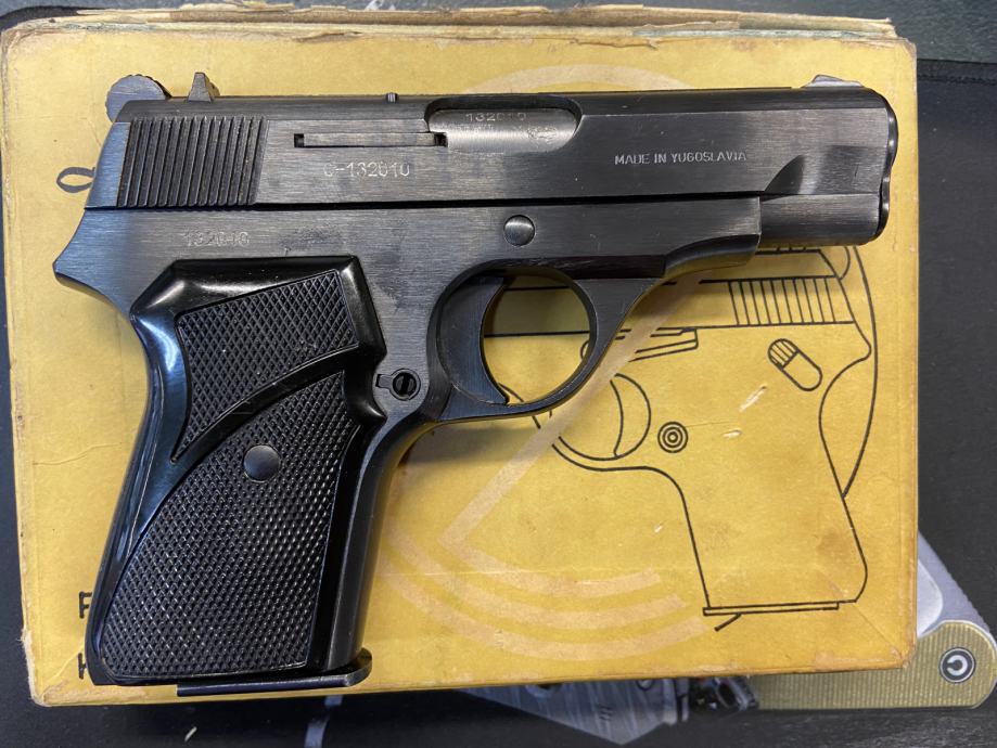 POLAVTOMATSKA PIŠTOLA CRVENA ZASTAVA M70 KAL.7,65
