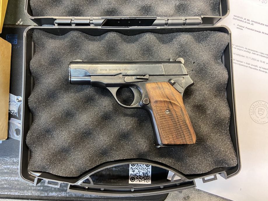 POLAVTOMATSKA PIŠTOLA CRVENA ZASTAVA M70 kal. 7,65