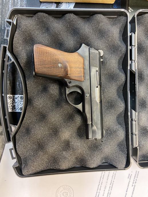 POLAVTOMATSKA PIŠTOLA CRVENA ZASTAVA M70 kal. 7,65