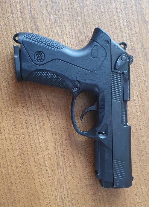 Prodam BRUNI mod. P-4 cal. 9mm P.A.K štartno/plašilno/plašilka pištolo
